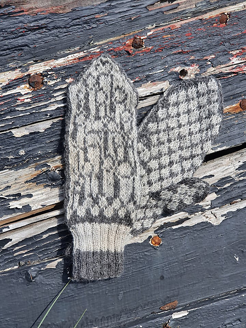 Ravelry: Basalt Mittens Stuðlabergs pattern by Sigrun Arna