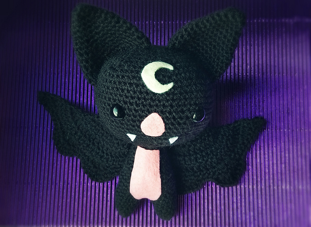 Ravelry: Mini Moon Bat pattern by Alexandra Chmiel