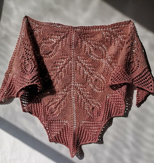 Ravelry: Piume di pavone pattern by Silvana Lai