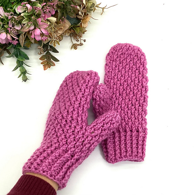 Ravelry: Winter Cozy Mittens pattern by Silvana Hagiu