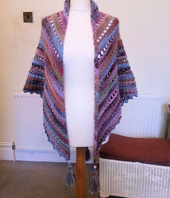 Ravelry: Silvi3's Hello Fall Shawl