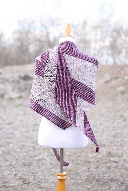 Ravelry: Simone's Wedding Shawl pattern by Simone Kereit