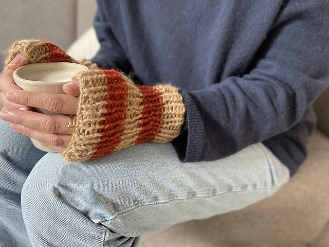 Ravelry: Julia Mittens pattern by Roos Mathilde