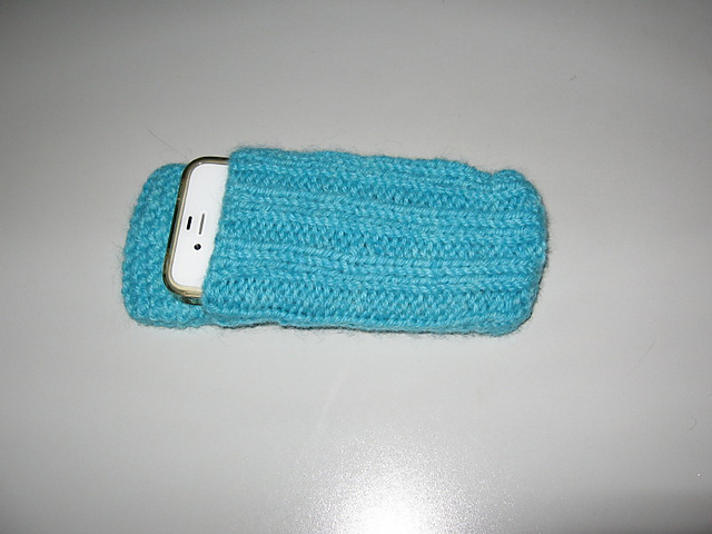 Ravelry: Felted Phone Belt Case pattern by Vicki Mikulak