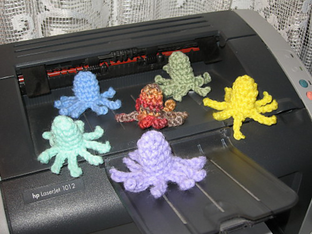 Ravelry: Squid & Octopus Finger Puppets pattern by Judith Prindle