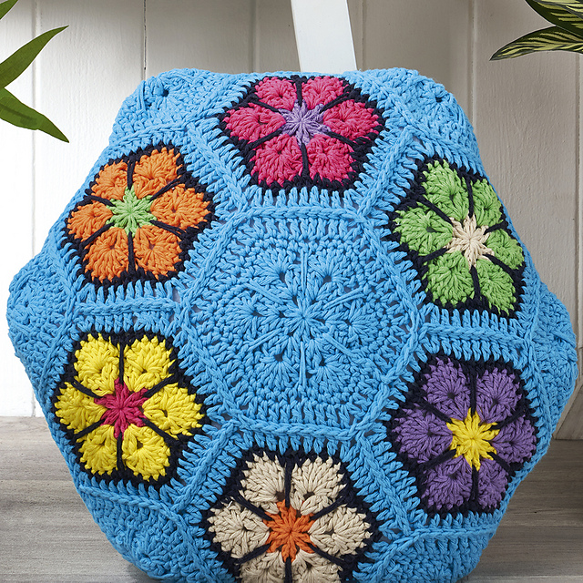 Ravelry: African Flower Round Cushion pattern by Natalie Beard