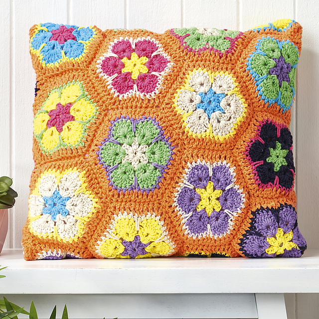 Ravelry: African Flower Square Cushion pattern by Marianne Rawlins