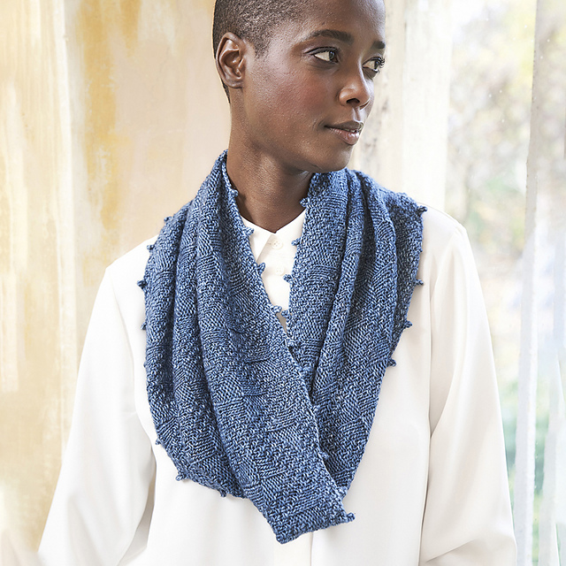 Ravelry: Aira Cowl pattern by Sandra Nesbitt