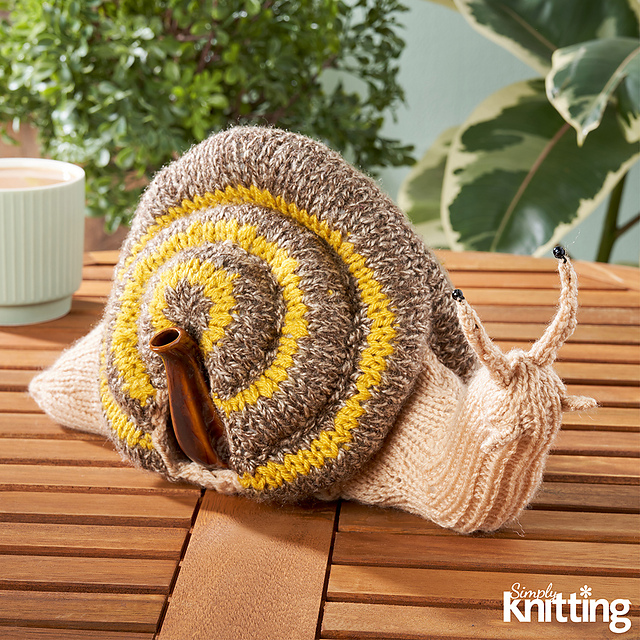 Ravelry: Garden Snail Tea Cosy pattern by Susan Cowper