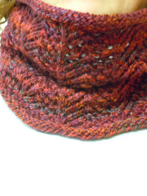 Ravelry: Arrowhead Lace Cowl pattern by Leslie Taylor