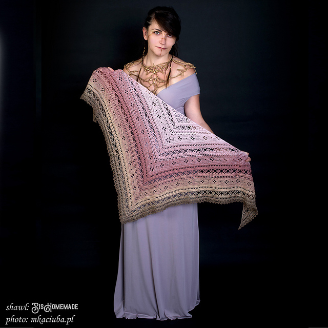 Ravelry: Valkyria Shawl pattern by SisHomemade