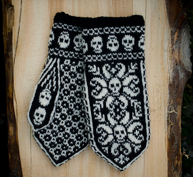 Ravelry: Deathflake mittens pattern by Sissel KB