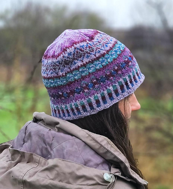 Ravelry: Berry Bramble Hat pattern by Jennifer Rasal