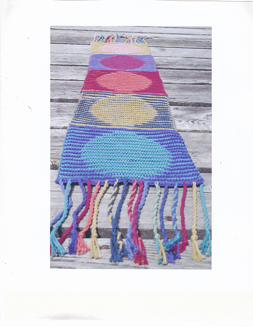 Ravelry: Shadow Circle Table Runner pattern by Sisu Designs