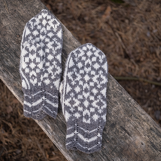 Ravelry: Kaleidoskopvottar pattern by Ingvild Grane