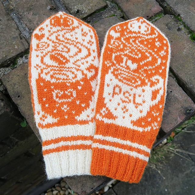 Ravelry: Pumpkin Spice Mittens pattern by Skeindeer Knits