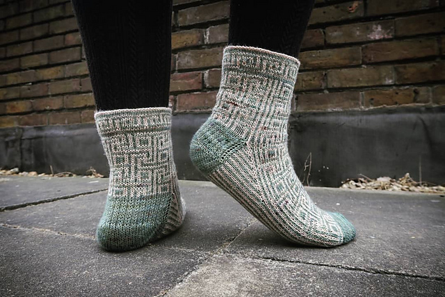 Ravelry: Meandros pattern by Skeindeer Knits