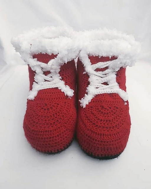 Ravelry: Santa boots pattern by Charlotte Skinner
