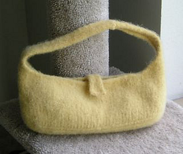 Ravelry: Little Grab and Go Bag pattern by Sue Schaefer