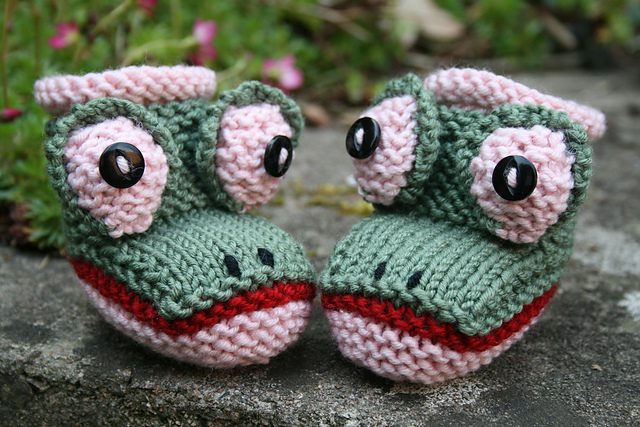 Ravelry: Froggy Booties pattern by Sylvia Leake