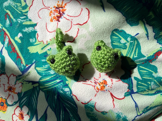 Ravelry: Mini Frog Keychain pattern by Sleeping Siren Crochet
