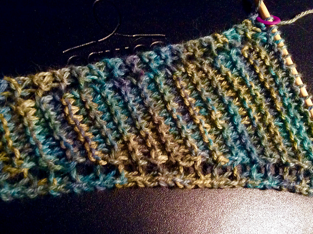 Ravelry: Slipknotic's Churchmouse Simple Sideways Scarf