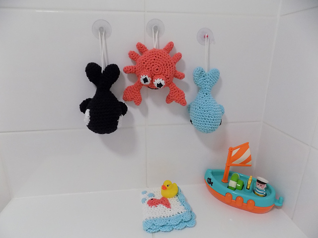 Ravelry: bath buddies whales and crab scrubby pattern by Karen Goss