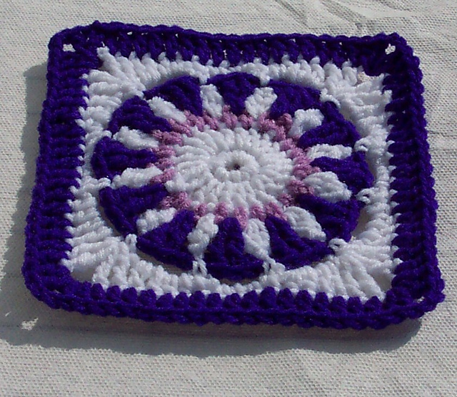 Ravelry: A Flower for Mom Square 7" x 7" pattern by Donna Mason-Svara