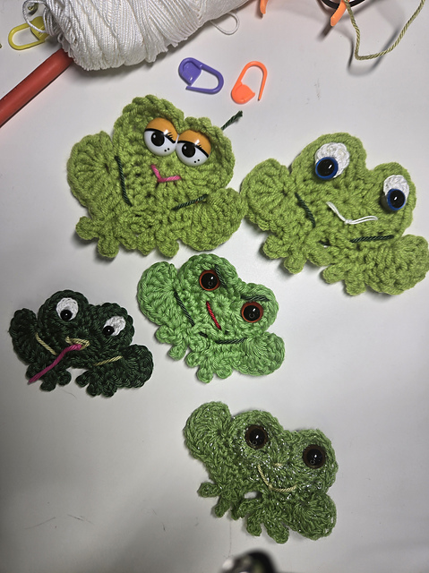 Ravelry: Leap (Year) Frog Applique pattern by Christine Botelho