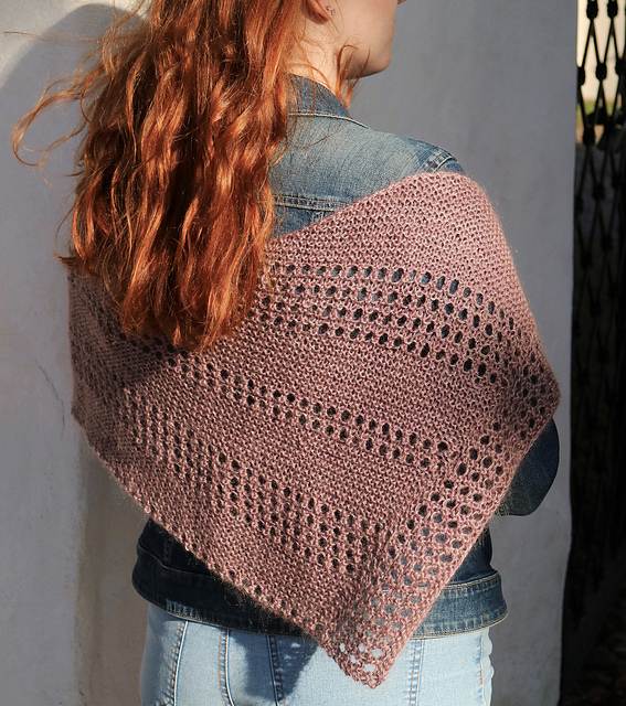Ravelry: Autumn Hug Shawl pattern by Satu Kesävaara