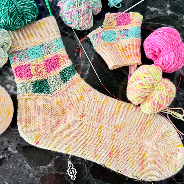 Ravelry: Tiny Bits Socks pattern by Sock Knitters Club