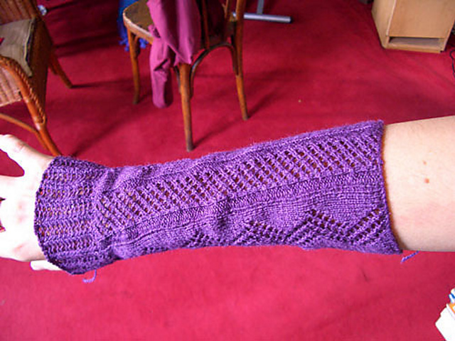 Ravelry: Armstutzerl / Muffatees pattern by Gisela Beyer