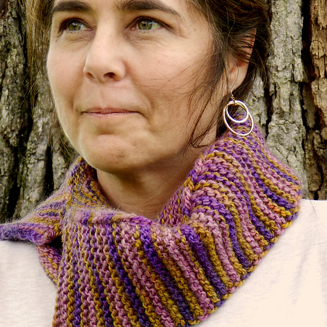 Ravelry: dye-hard, knit-easy cowl pattern by solitude wool