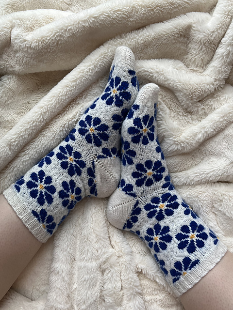 Ravelry: Daisy Socks pattern by Solvara Knitwear