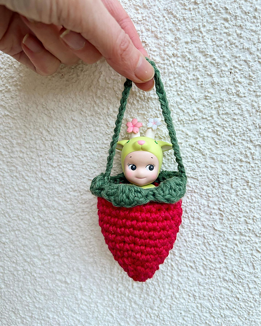 Ravelry: Sonny Angel strawberry pouch pattern by Sonny Craft