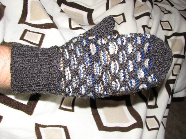 Ravelry: Newfie Mitts pattern by Sophie Rocheleau