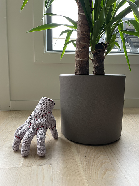 Ravelry: Thing Addams - Wednesday pattern by Sophs craft