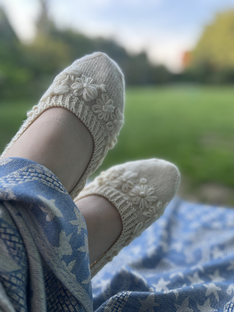 Ravelry: Devi Footies pattern by Monika Winiarska