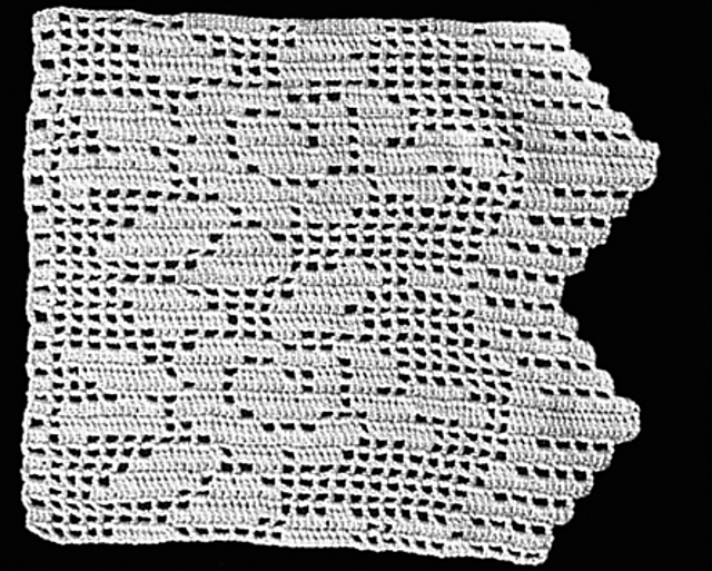 Ravelry: Scalloped edging with rose design pattern by Pauline Turner