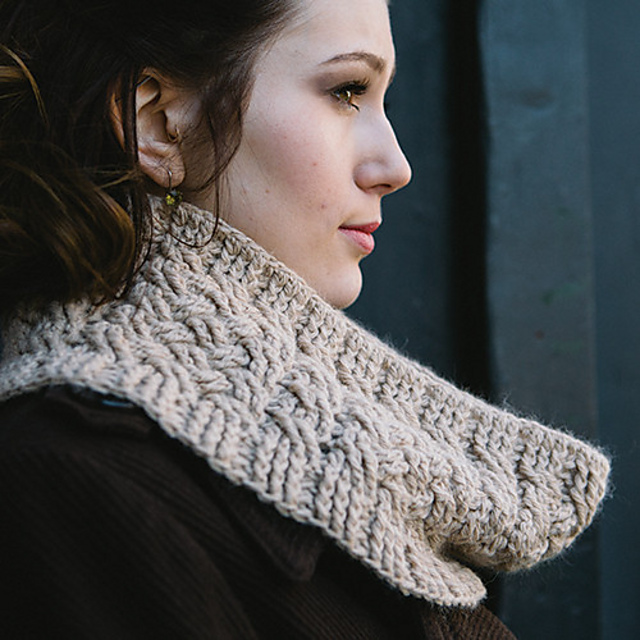 Ravelry: Celtic Cabled Cowl pattern by Bonnie Barker