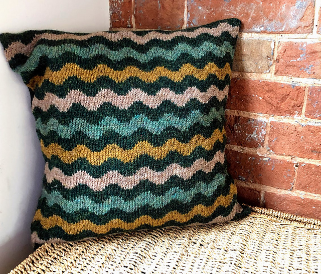 Ravelry: Ric-rac Cushion pattern by Jade Nice