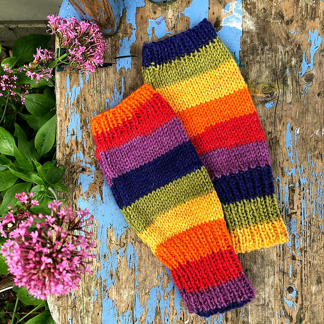 Ravelry: Knickerbocker Glory Fingerless Gloves pattern by Jade Nice