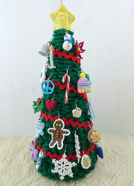 Ravelry: Christmas Tree Advent Calendar pattern by Heidi Nieling