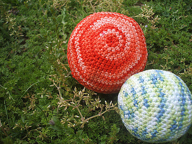 Ravelry: Simple Crochet Ball pattern by Lindsay Lee