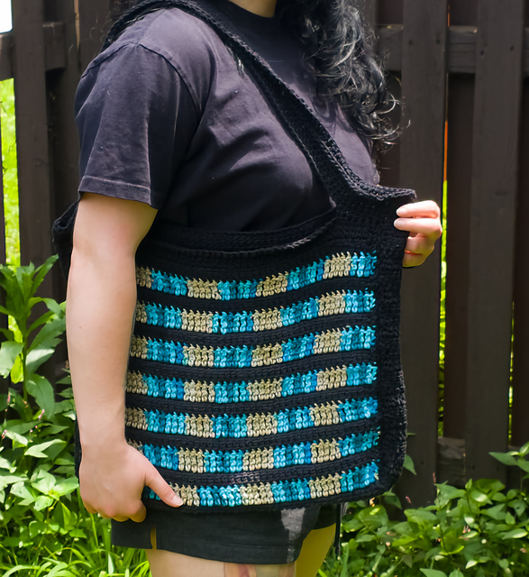 Ravelry: Summer Goth Beach Tote pattern by Spooky Artworks