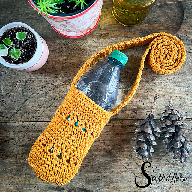 Ravelry: Water Bottle Holder pattern by Christine Blue