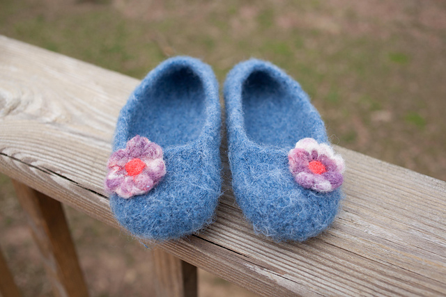Ravelry: SpringPeeper's Annie's Birthday Slippers