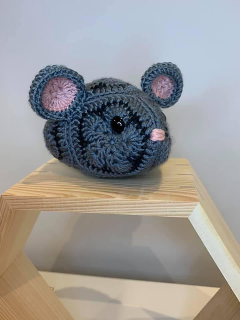 Ravelry: Millie the African flower mouse pattern by selina page