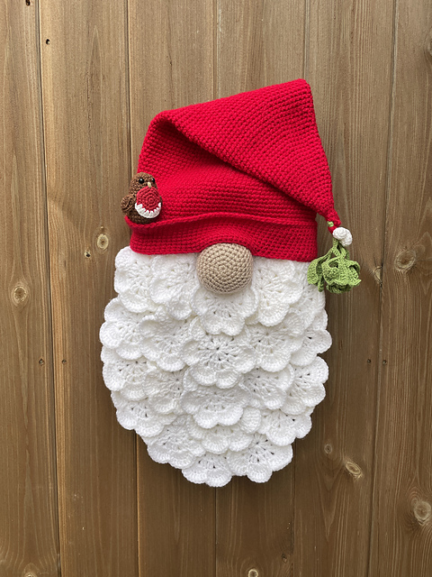 Ravelry: Christmas gonk wreath pattern by selina page