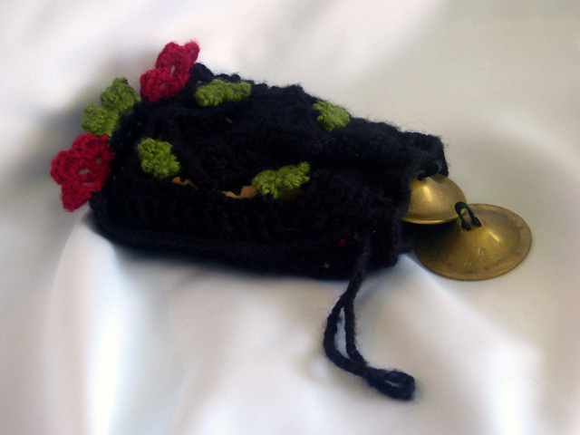 Ravelry: Rose Garden Zills Pouch pattern by Crochet Kitten